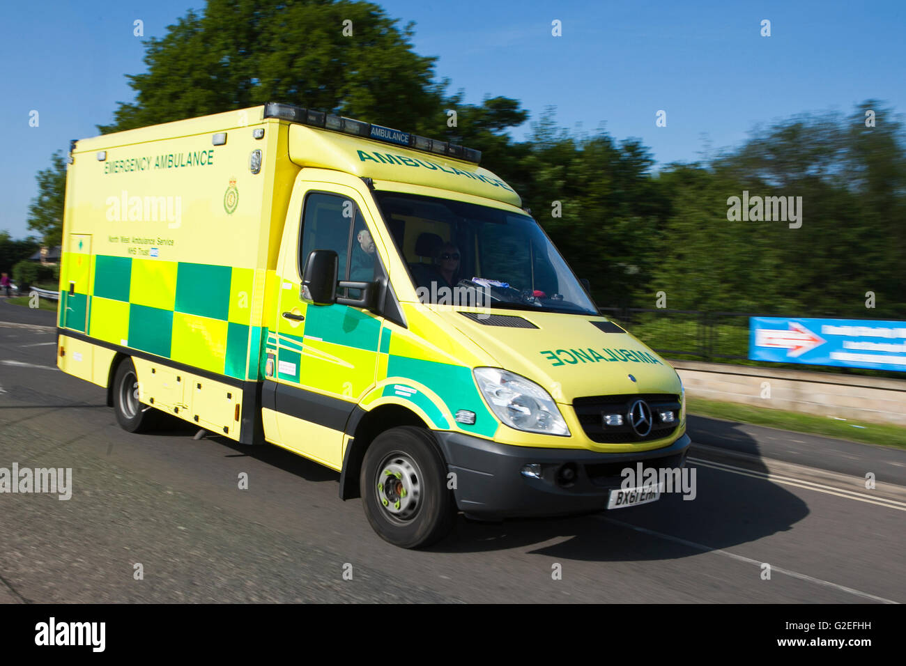 a ambulance medic paramedic emergency urgent healthcare first aid cpr ...