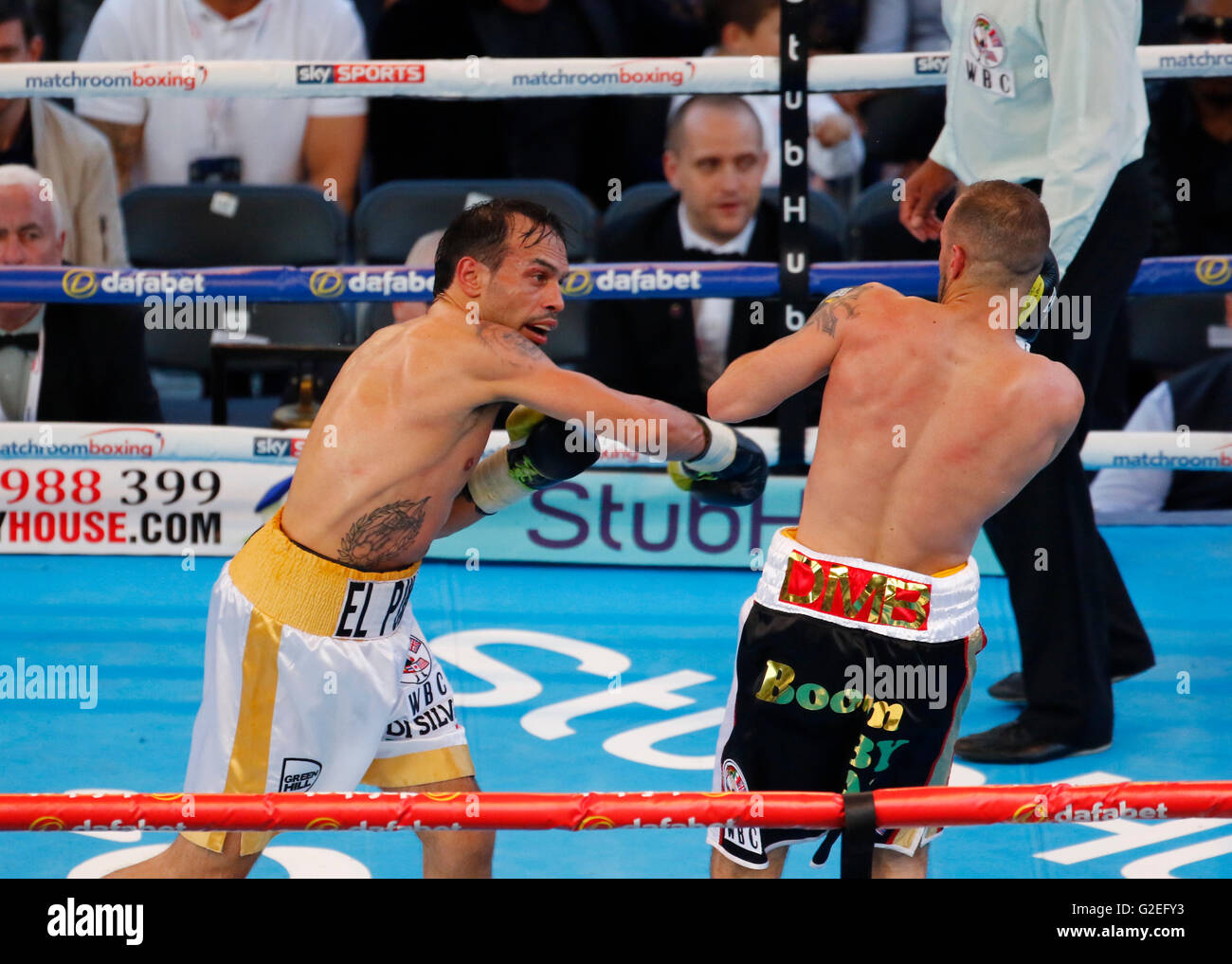 Wbc world lightweight championship hi-res stock photography and images ...