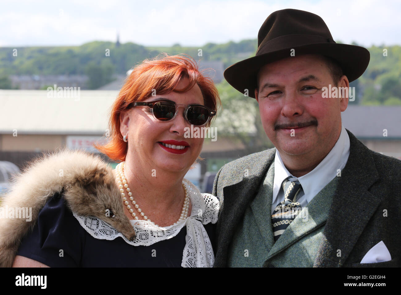 Ramsbottom, UK. 29th May, 2016. A couple dressed in 1940's outfits in ...