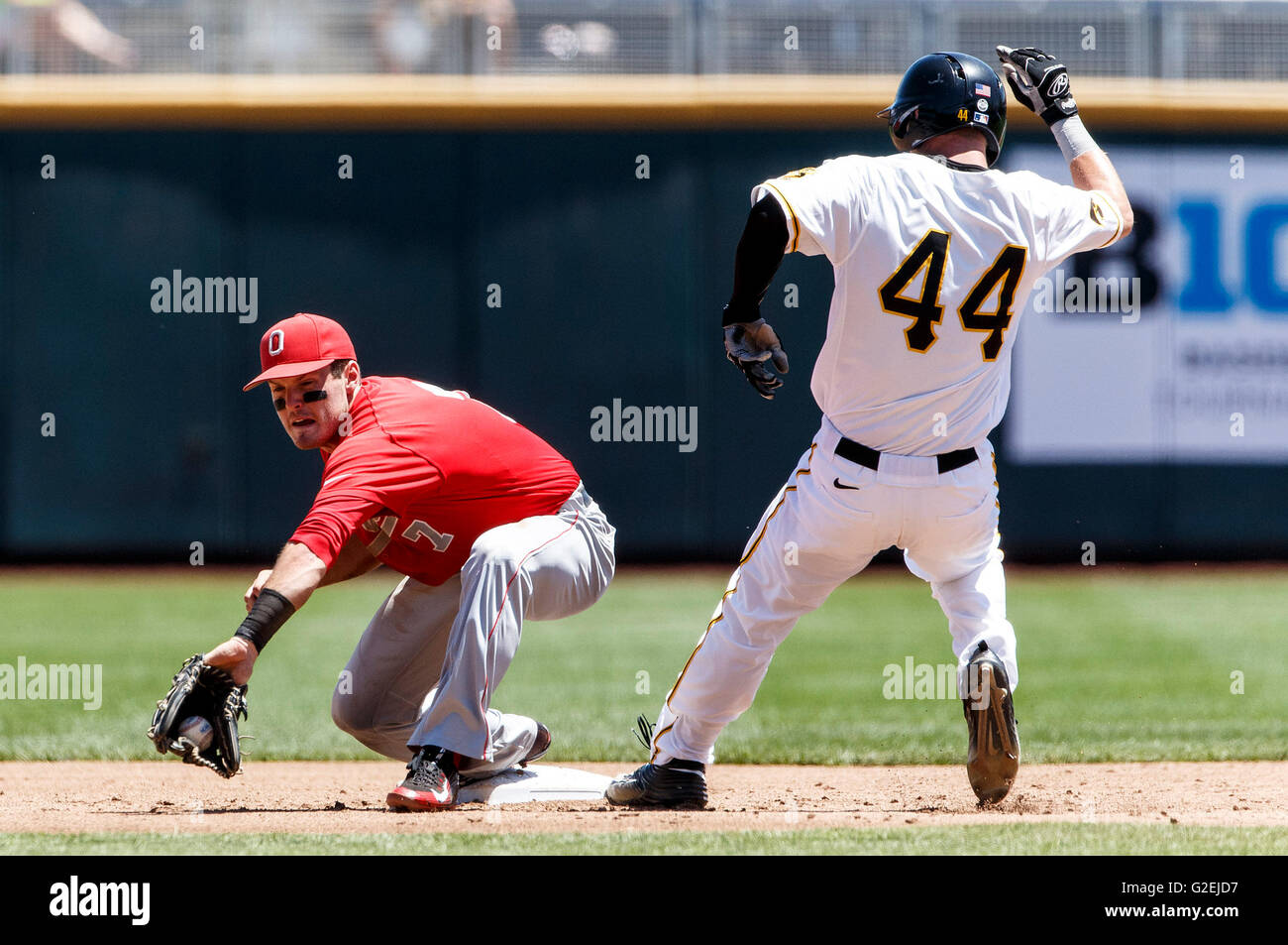 Omaha, NE. 29th May, 2016. U.S. - Ohio State shortstop Craig Nennig #7 ...