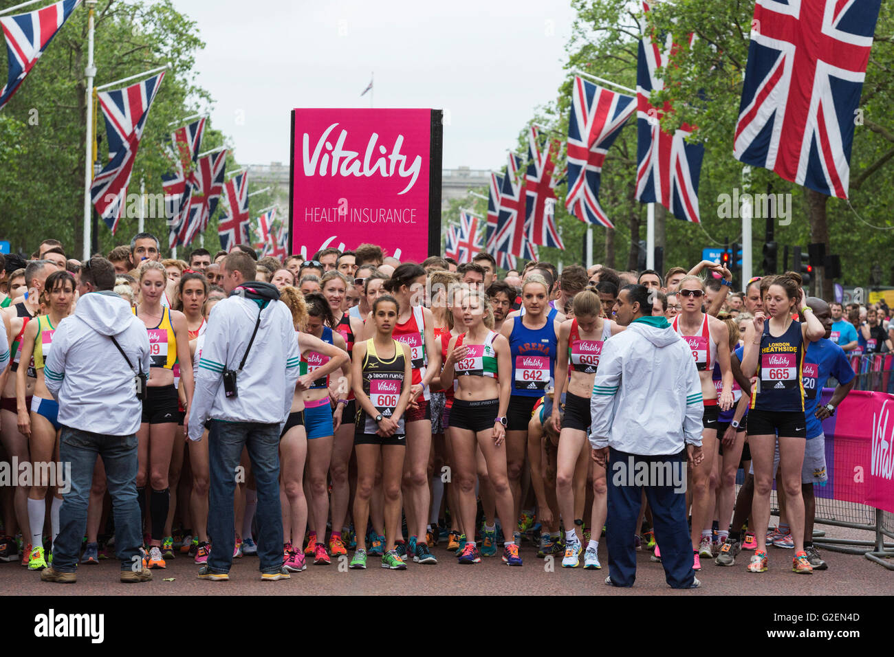 Women 10k wheelchair race hi-res stock photography and images - Alamy