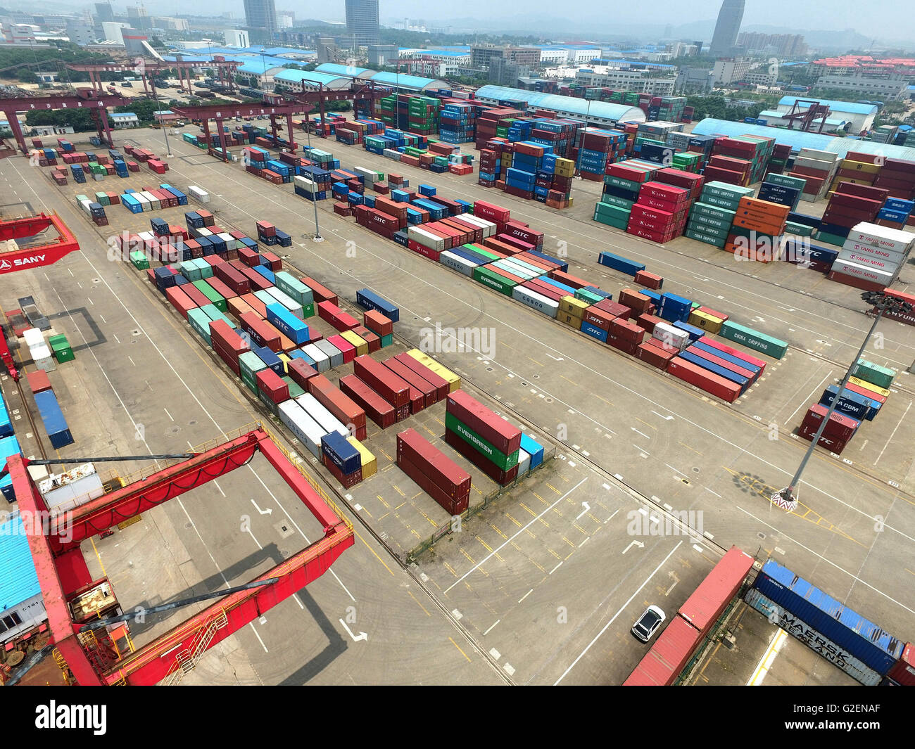Standard Containers High Resolution Stock Photography and Images - Alamy
