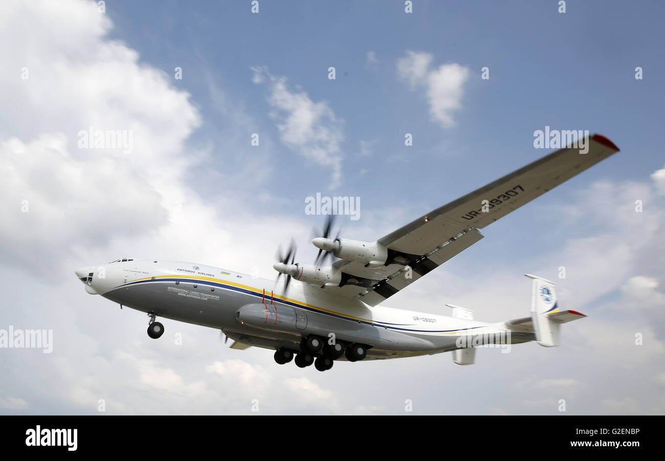 May 30, 2016 - The renovated Antonov An-22 ''Antei'' takes off the ...