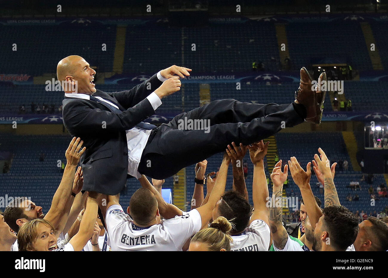Zinedine zidane celebration hi-res stock photography and images - Alamy