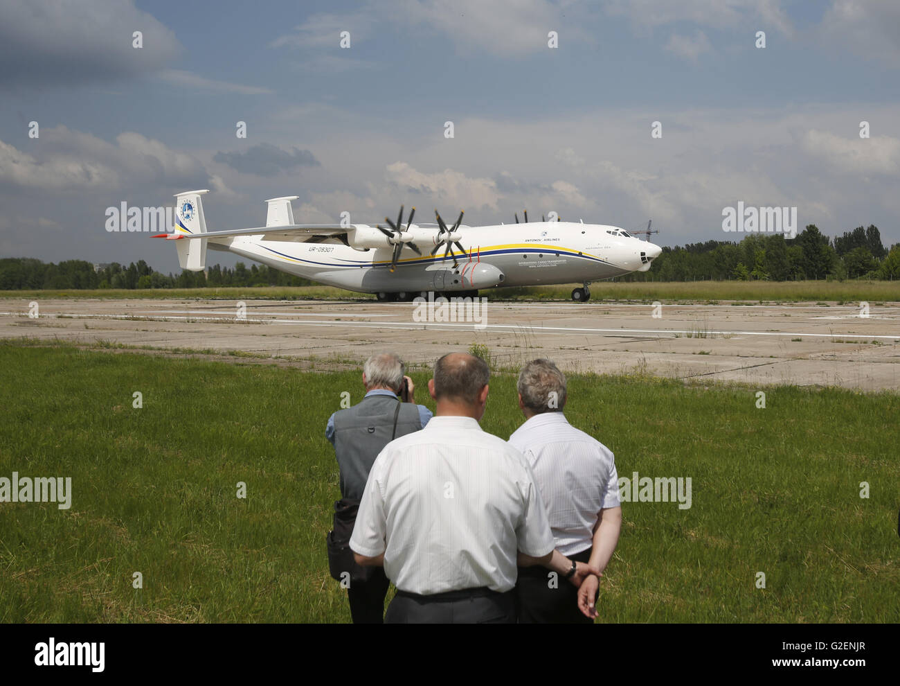 Antonov an 22 hi-res stock photography and images - Alamy