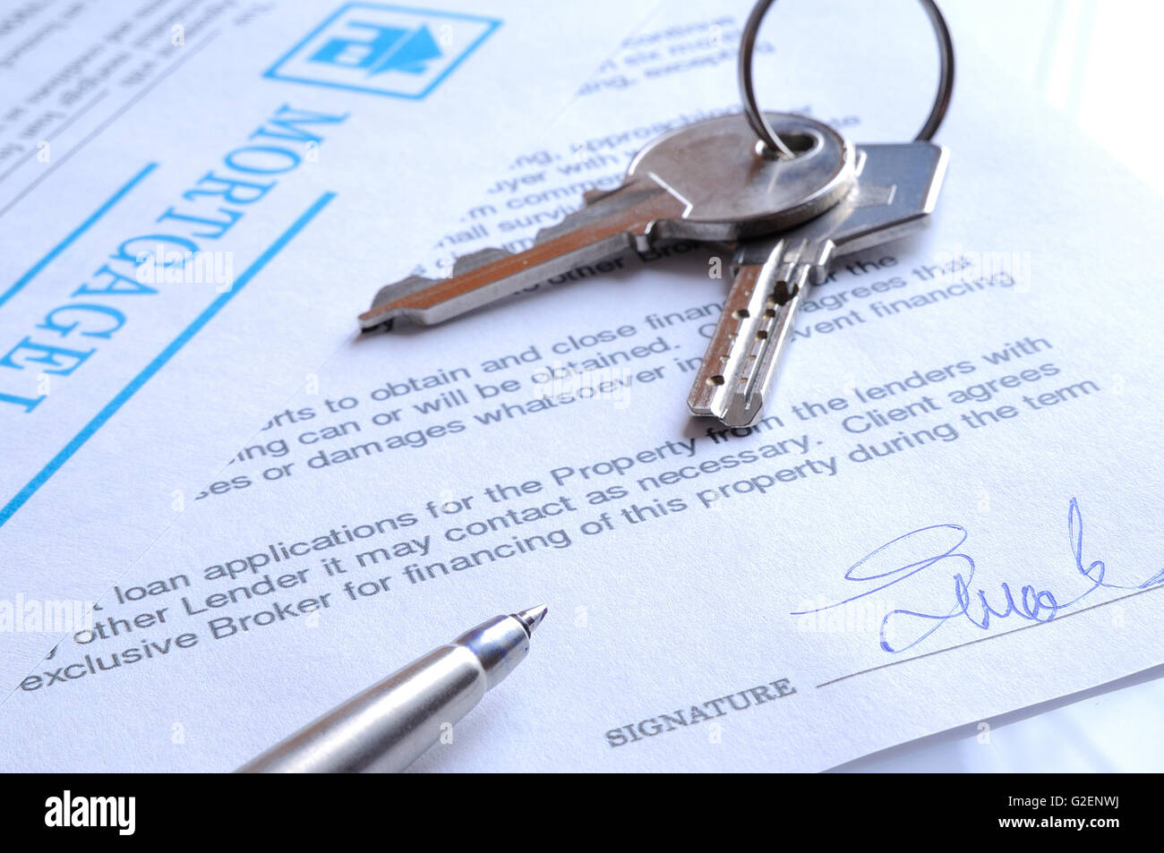 Contract signed hi-res stock photography and images - Alamy