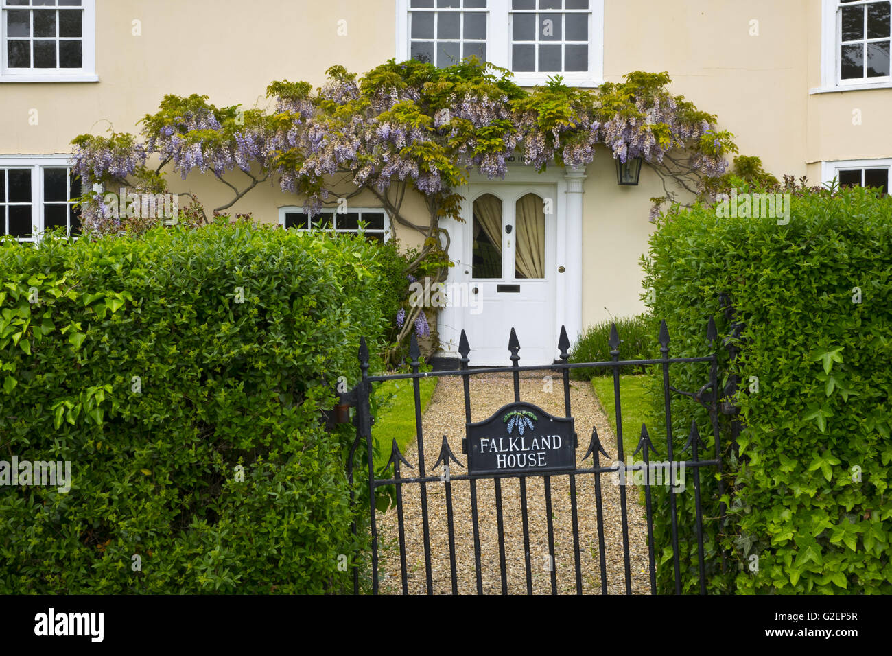 garden gate path to front door Stock Photo - Alamy