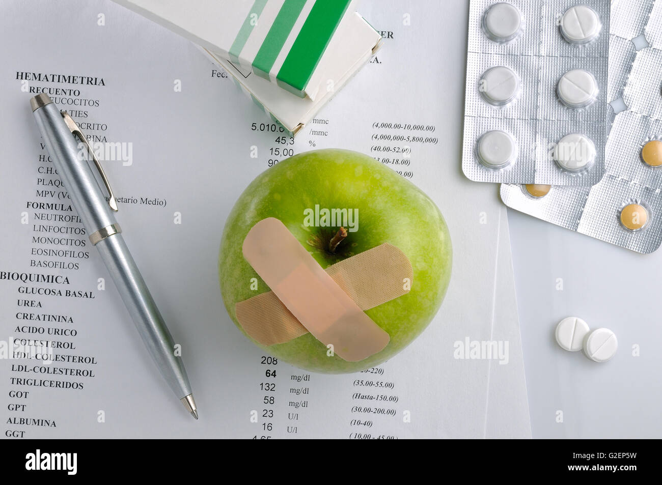 Drugs on a table hi-res stock photography and images - Alamy