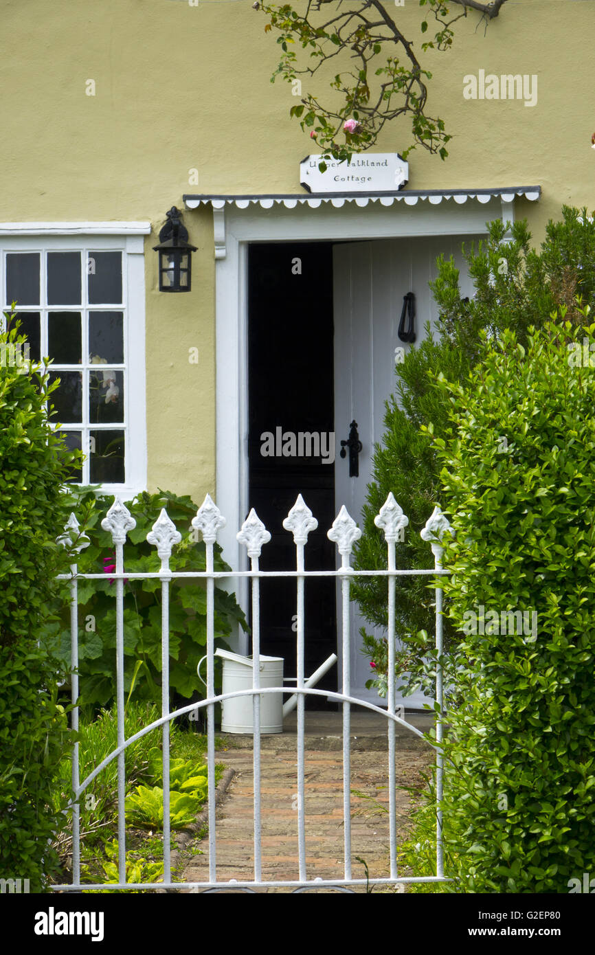 garden gate path to front door Stock Photo - Alamy