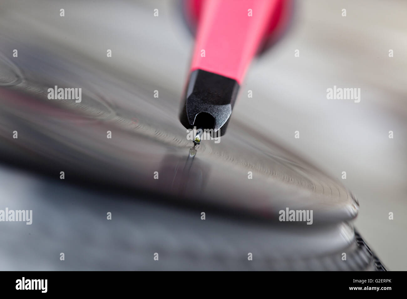 closeup of needle on vinyl record, spinning turntable Stock Photo - Alamy