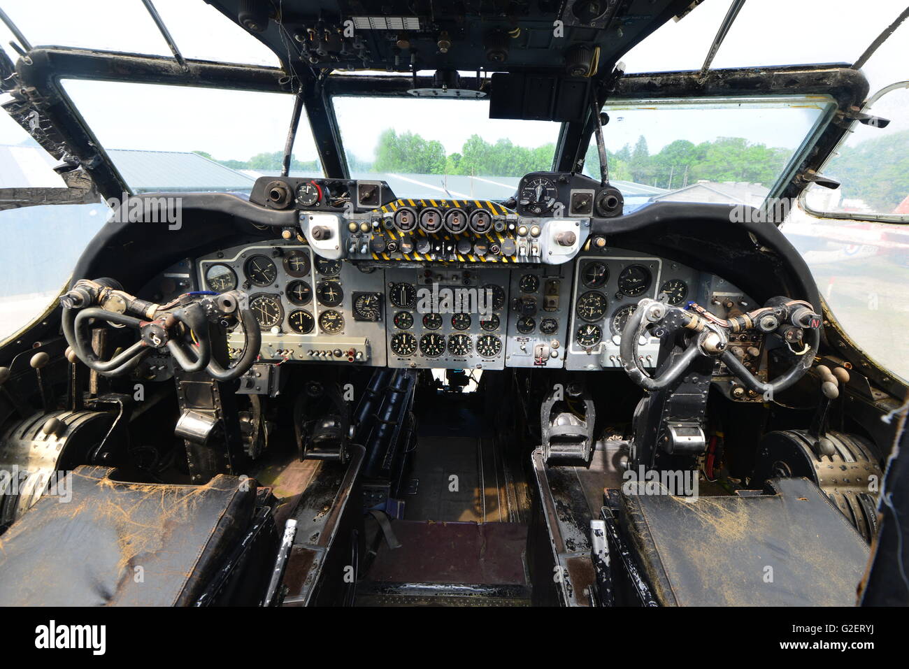 Shackleton bomber hi-res stock photography and images - Alamy