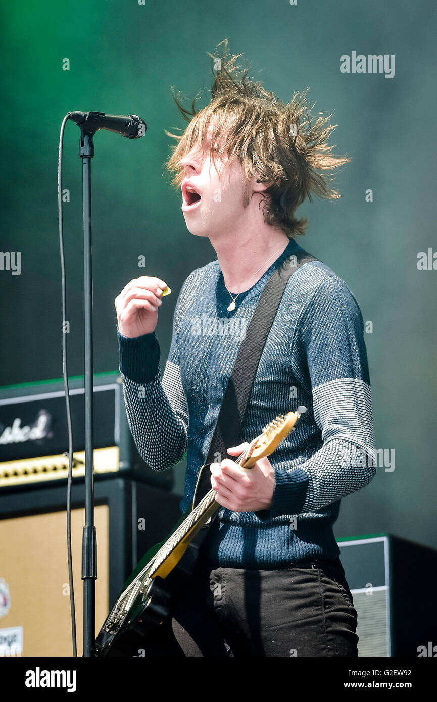 Lead singer catfish hi-res stock photography and images - Alamy