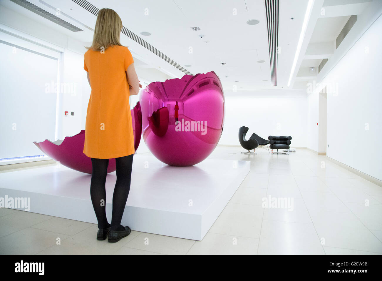 Jeff koons celebration series hi-res stock photography and images - Alamy