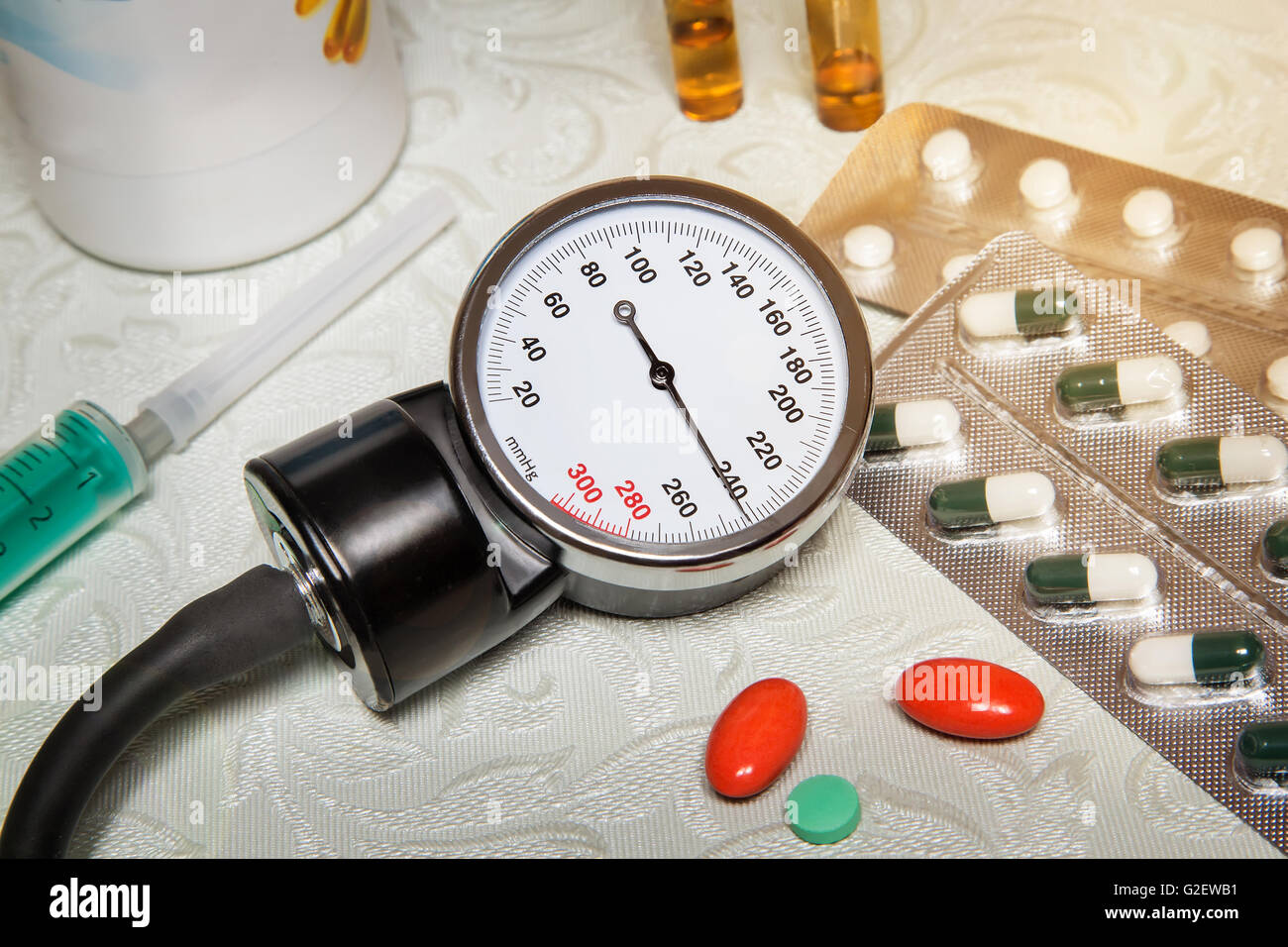 Blood pressure apparatus hi-res stock photography and images - Alamy