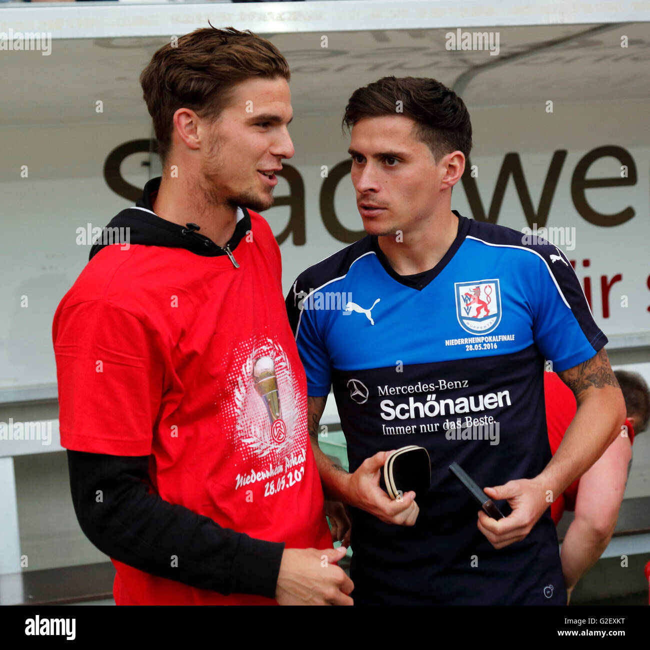 Menschen sprechen hi-res stock photography and images - Alamy