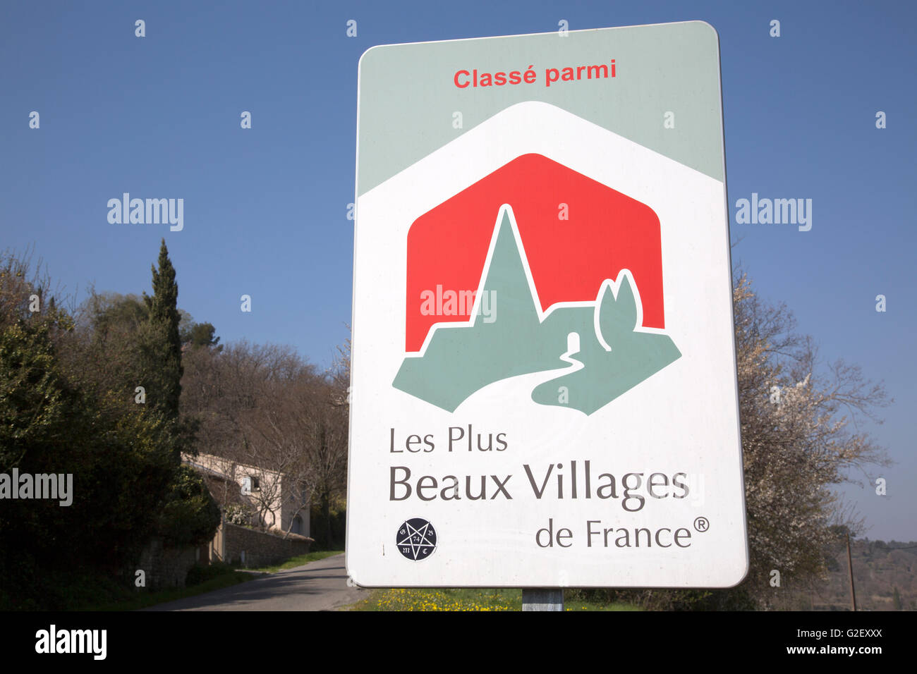 French village sign hi-res stock photography and images - Alamy