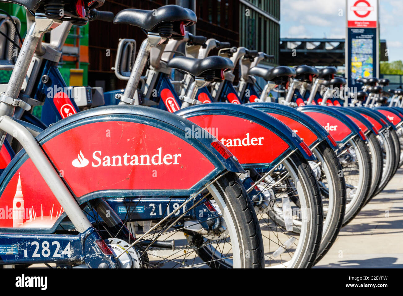 London santander cycles docking station hi-res stock photography and ...