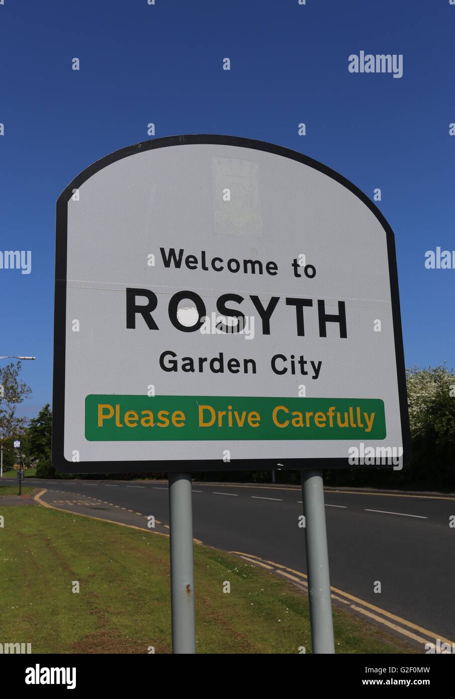 Welcome to Rosyth Garden City sign Fife Scotland May 2016 Stock Photo ...