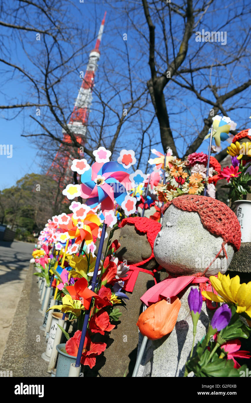 Jizo statues and pinwheel windmill toys in the Zojoji Temple cemetery ...