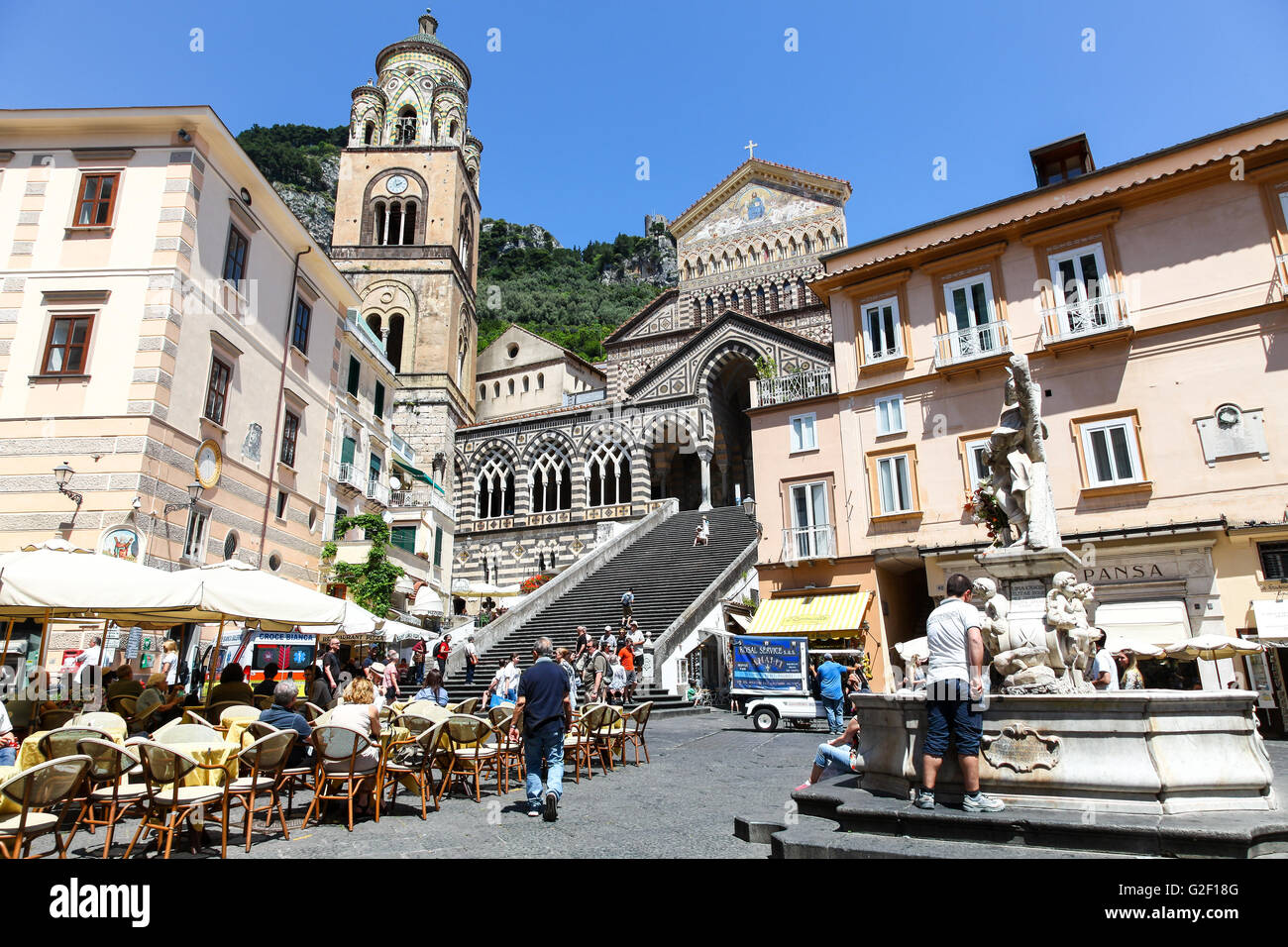 Amalfi piazza del duomo hi-res stock photography and images - Alamy