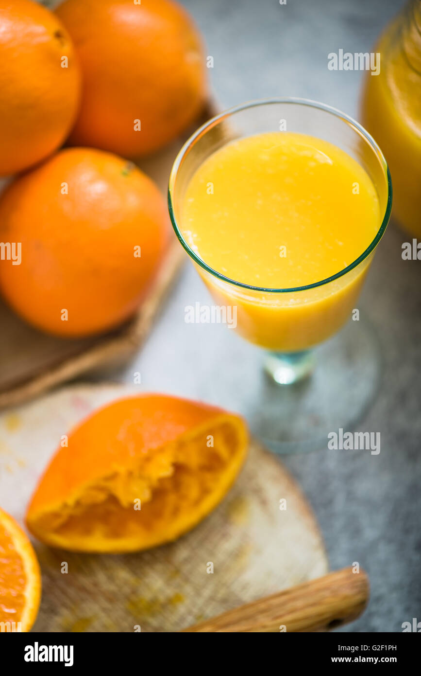 fresh squeezed orange juice from fruits Stock Photo - Alamy