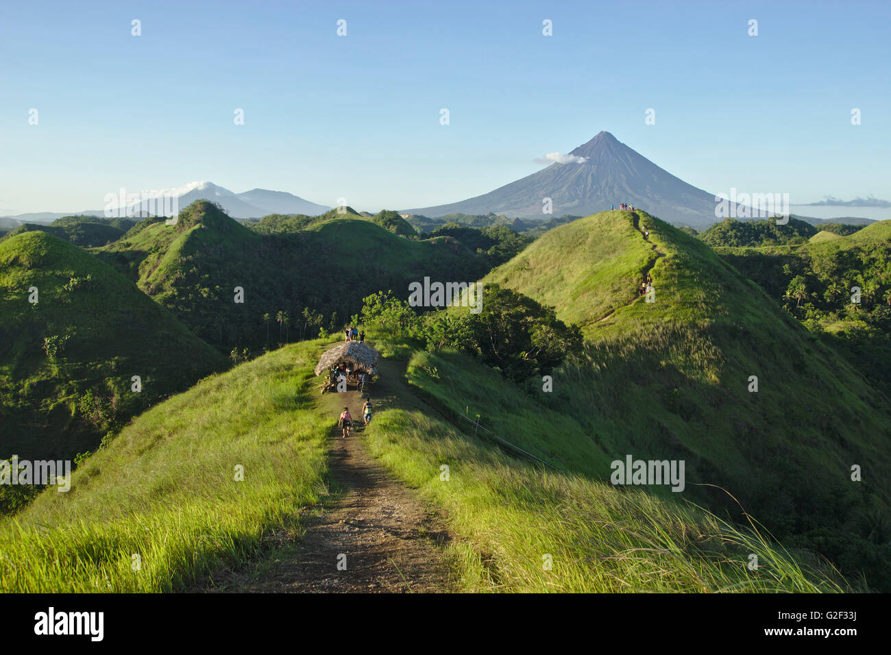 Mount Mayon and Quitinday Green Hills near Camalig in evening light ...