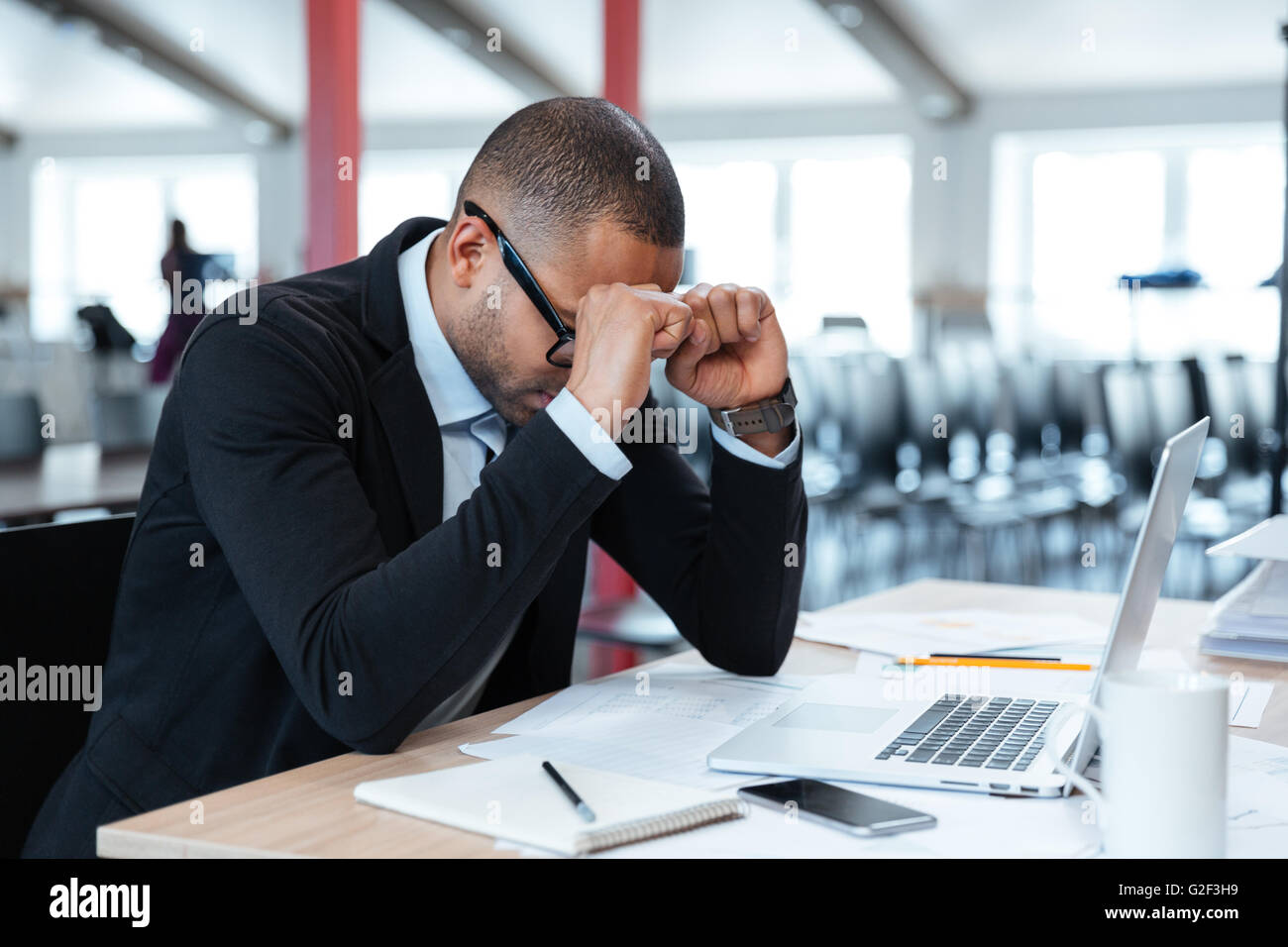 African male sad office hi-res stock photography and images - Alamy