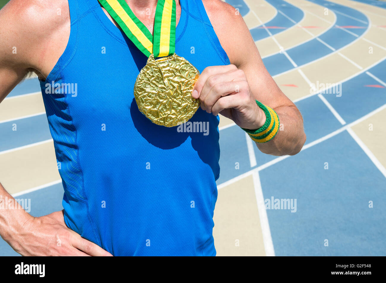 Gold medal athlete standing running hi-res stock photography and images ...
