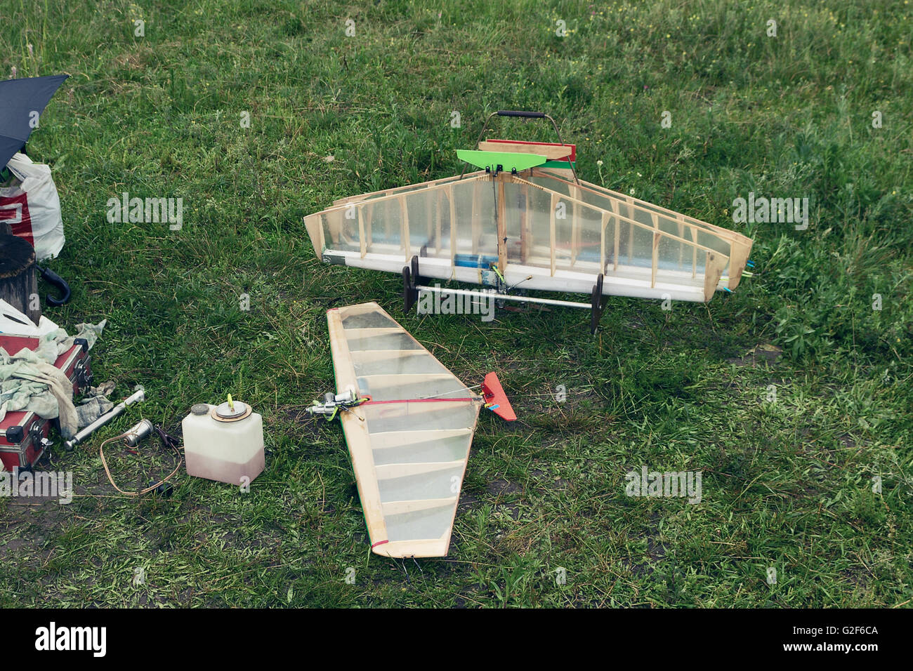 Child model making hi-res stock photography and images - Alamy