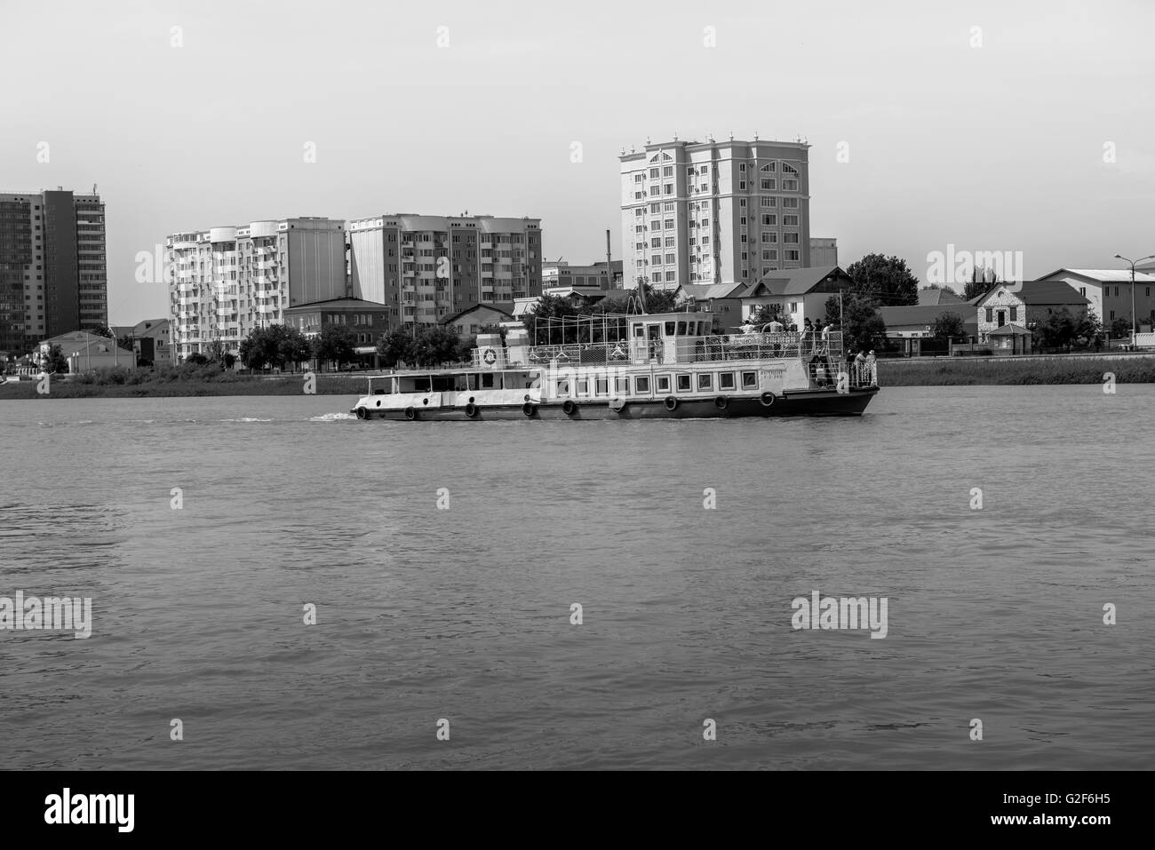 Trees buildings background Black and White Stock Photos & Images - Alamy
