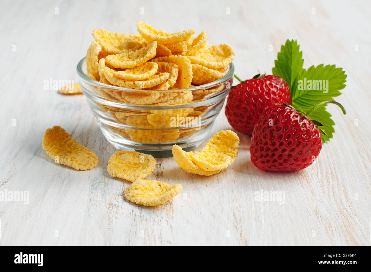 Pile corn flakes berry hi-res stock photography and images - Alamy