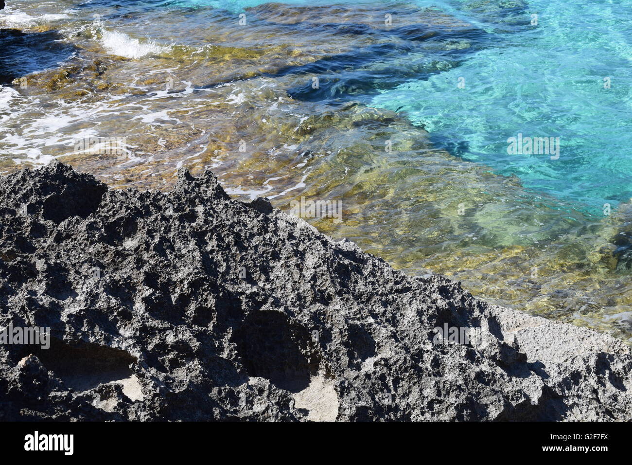 Rocks at cliff edge in foreground hi-res stock photography and images ...