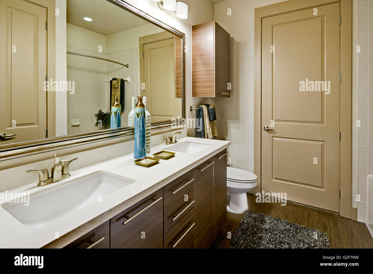 Small bathroom wood cabinet hi-res stock photography and images - Alamy