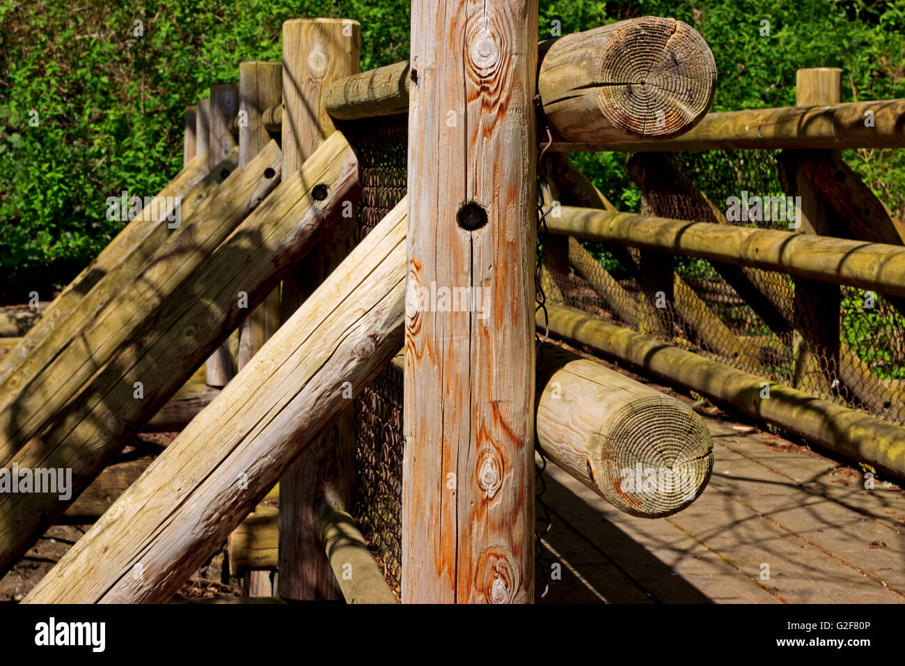 Wood rustic railing hi-res stock photography and images - Alamy