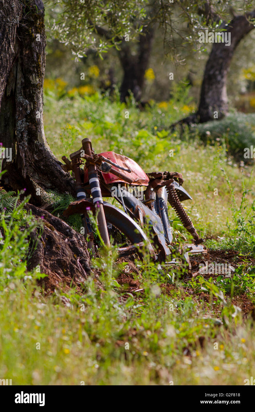 Moped scrap hi-res stock photography and images - Alamy