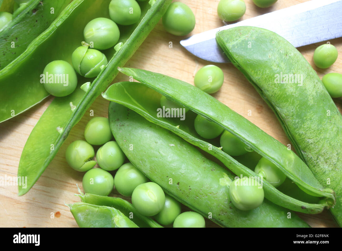Peas in pods hi-res stock photography and images - Alamy