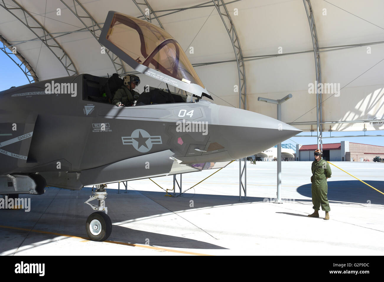 F 35 cockpit hi-res stock photography and images - Alamy