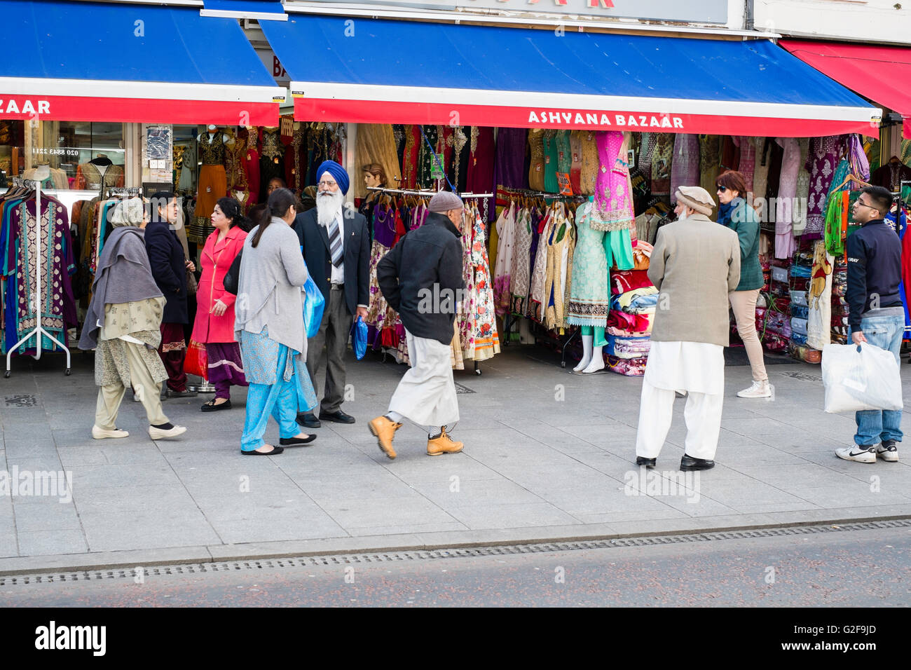 London muslim shopping hi-res stock photography and images - Alamy