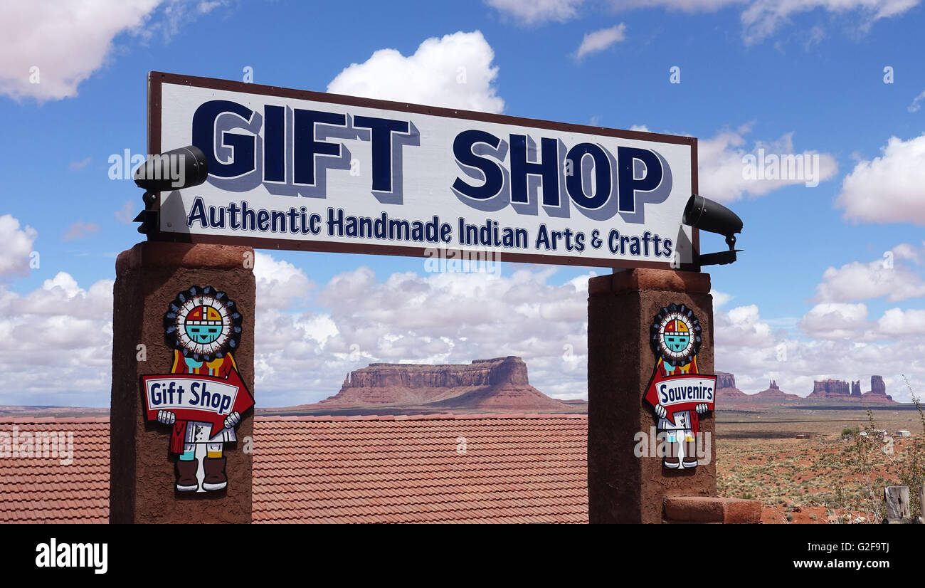 Gift shop sign hi-res stock photography and images - Alamy