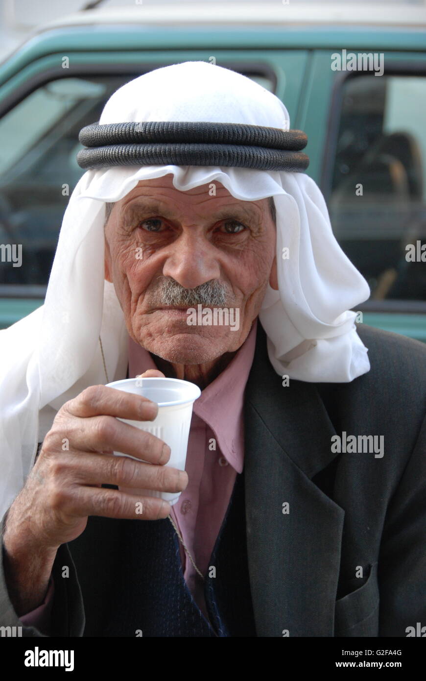Damascus, Old Man With Keffiyeh Drinking Tea Stock Photo - Alamy