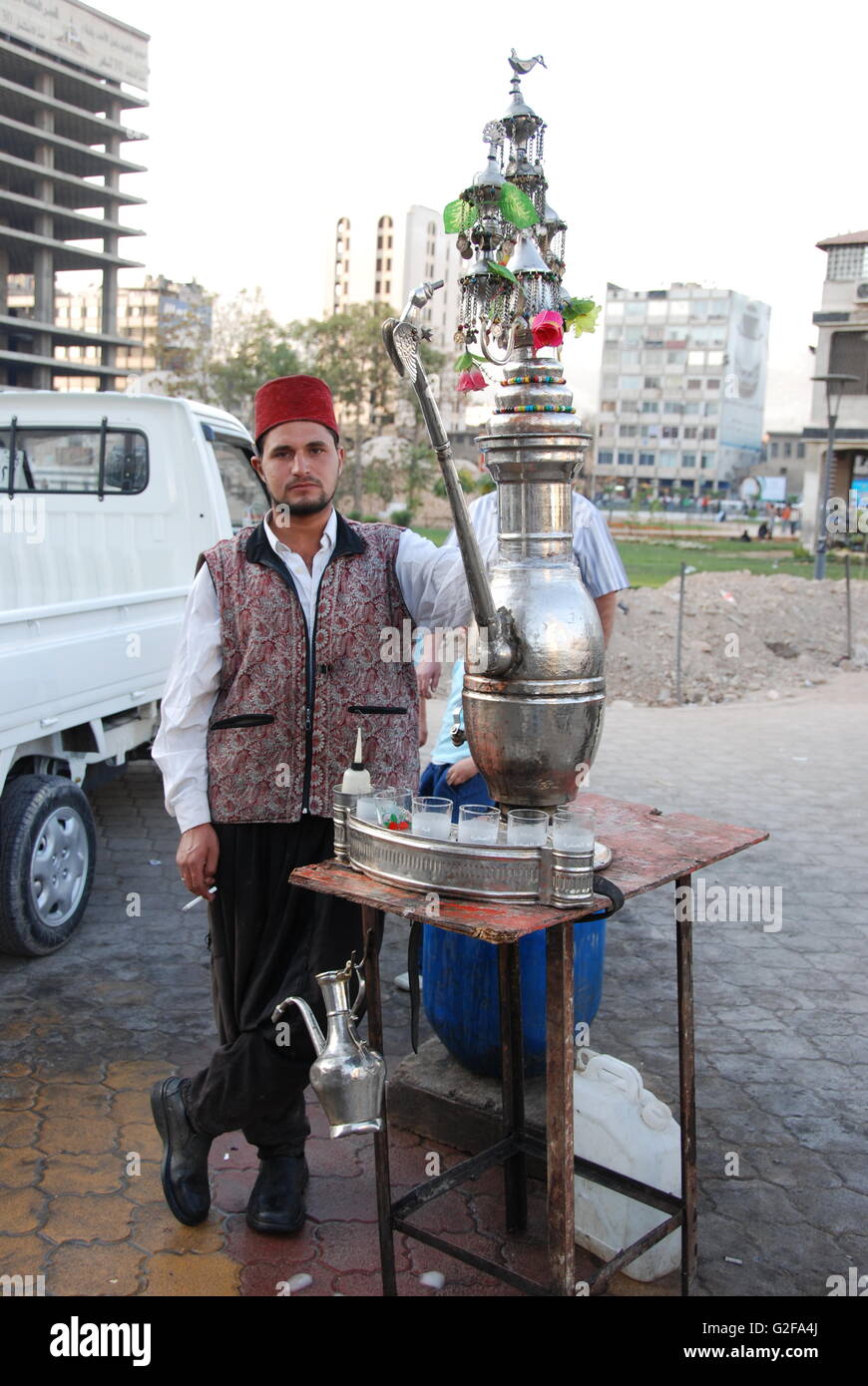 Damascus, Traditional Tea Seller Stock Photo - Alamy