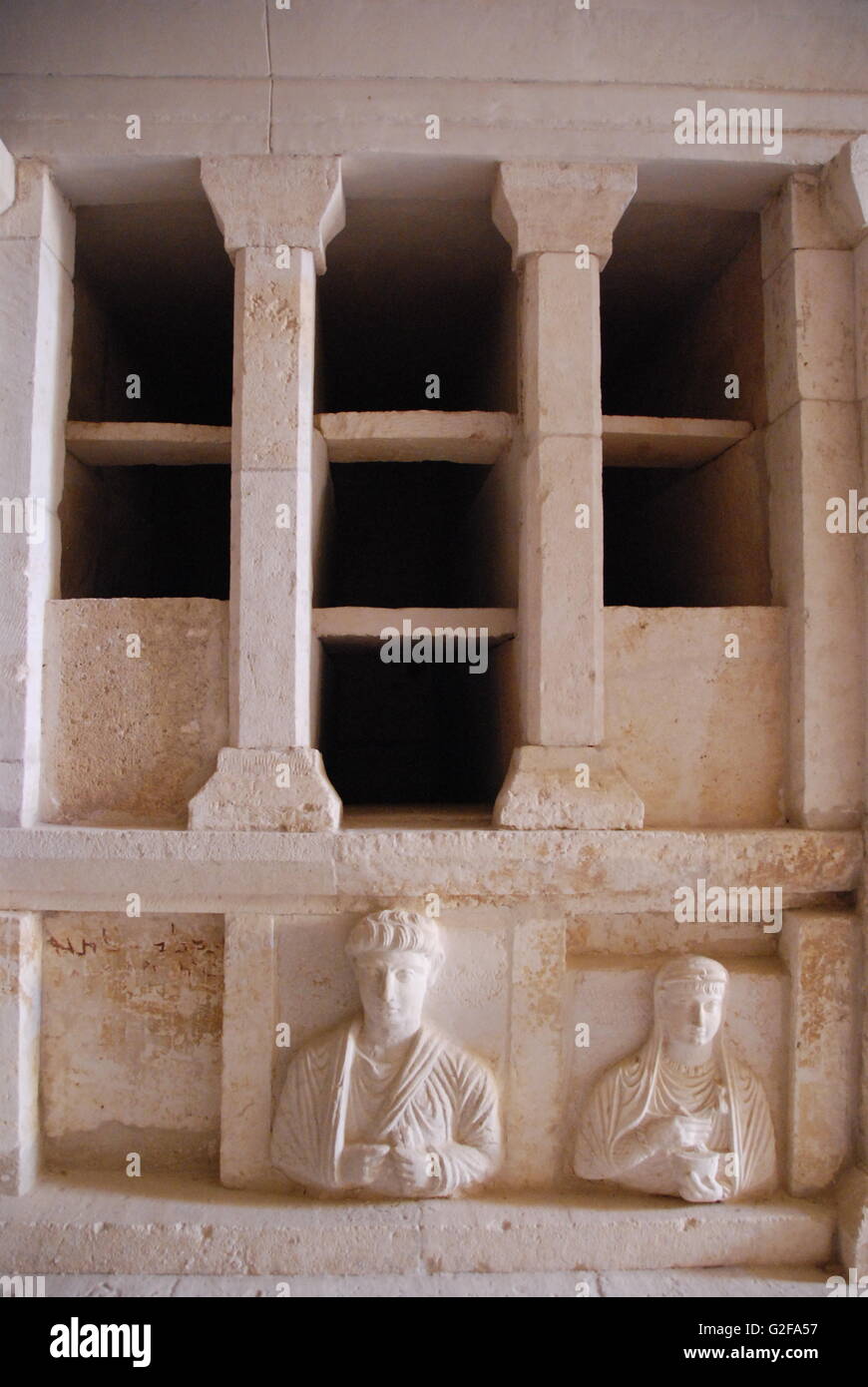 Palmyra - Artabn Tomb, Statues Stock Photo - Alamy