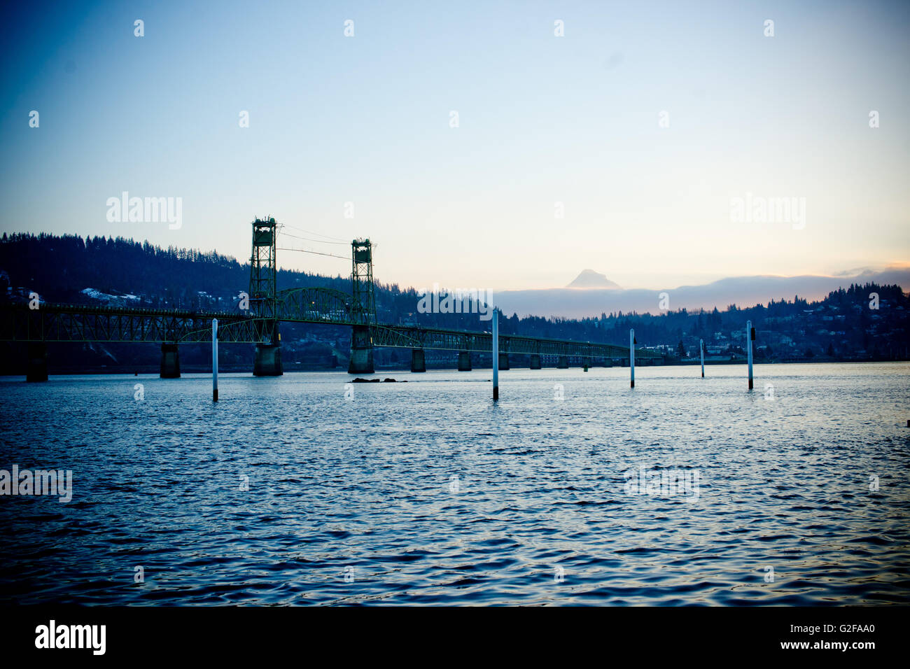 Hood river bridge hi-res stock photography and images - Alamy