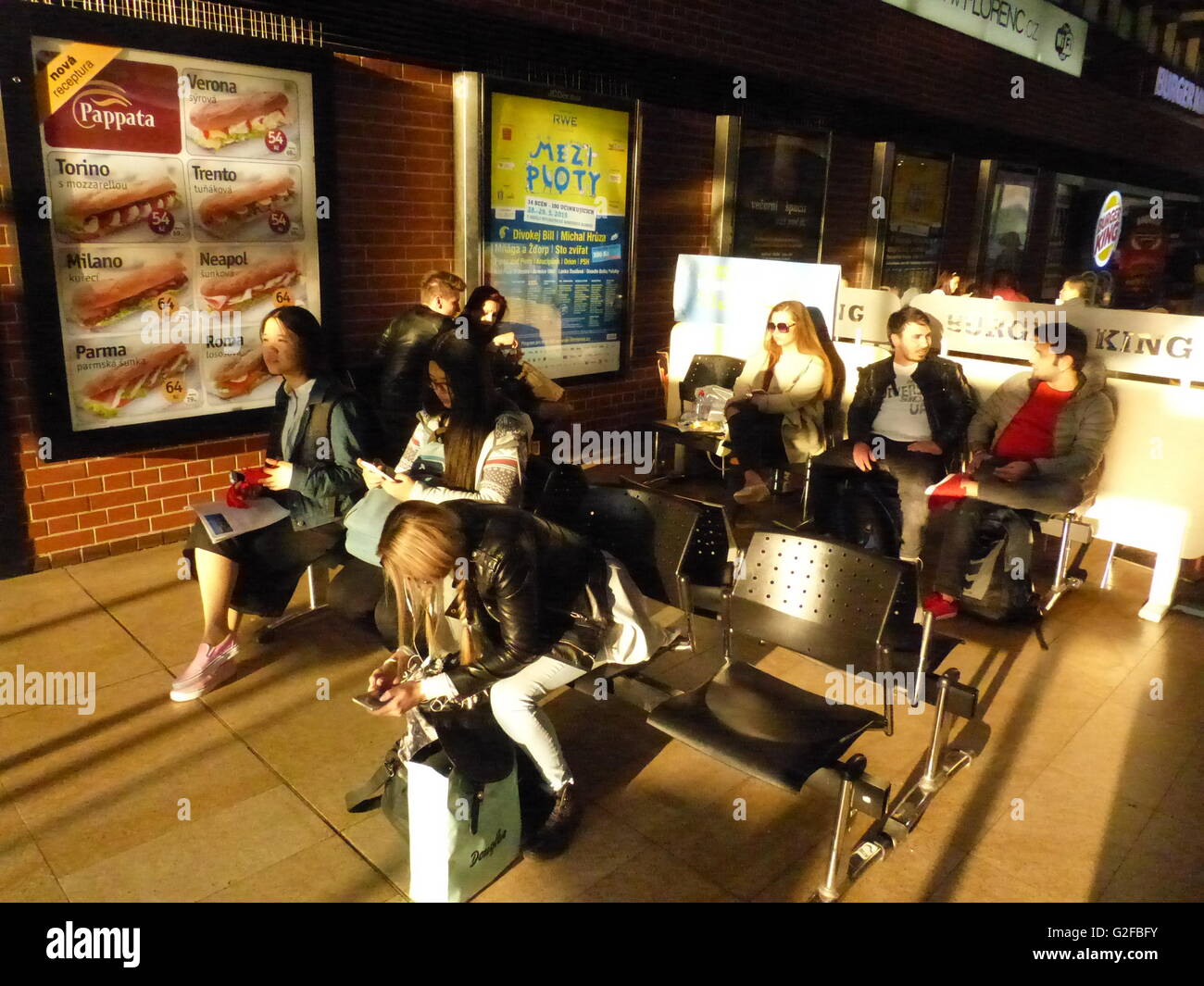 Bus station with waiting passengers Stock Photo - Alamy