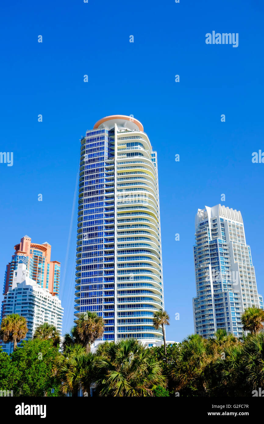 High rise architecture on miami beach hi-res stock photography and ...
