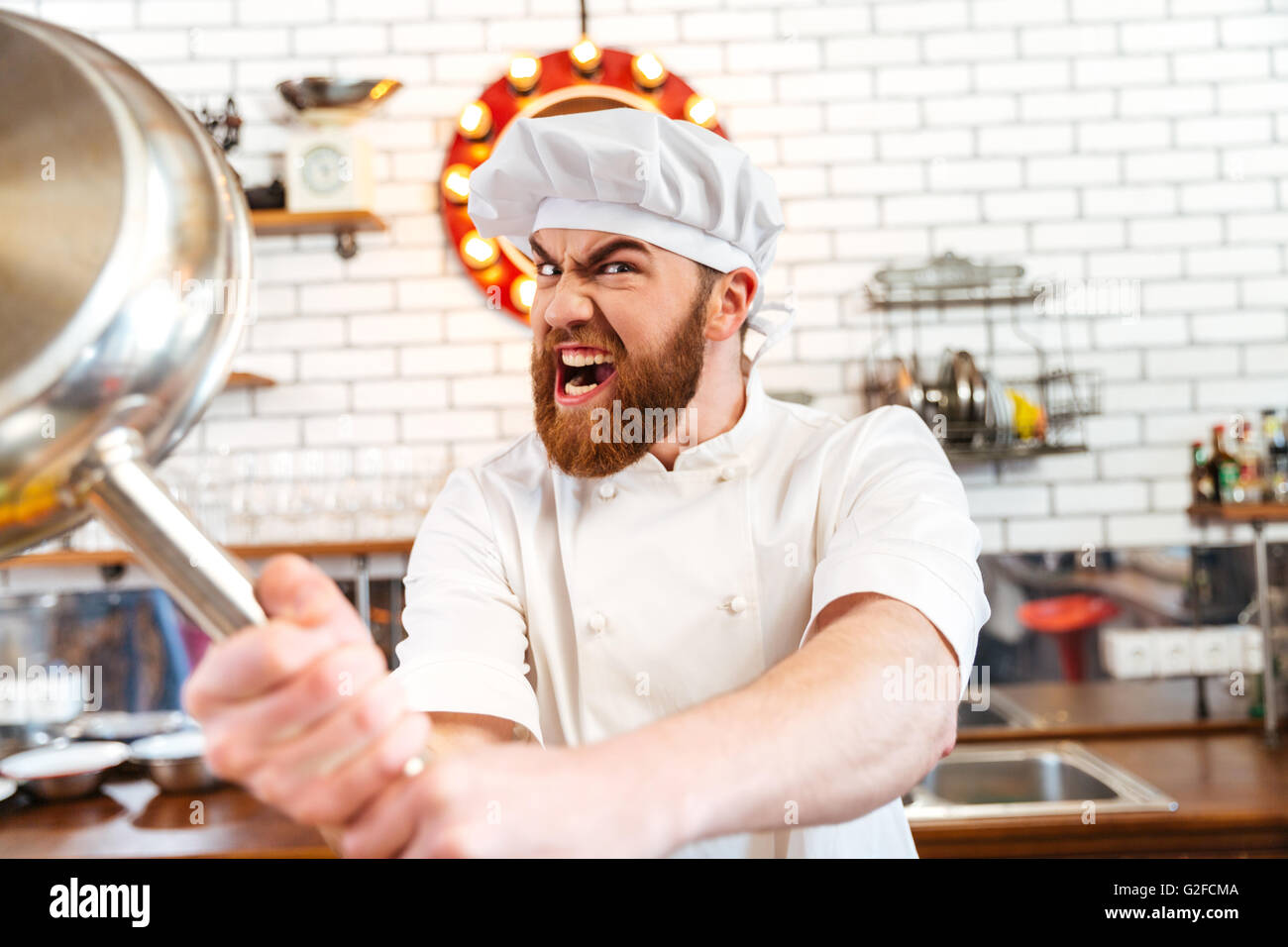Kitchen fight restaurant hi-res stock photography and images - Alamy