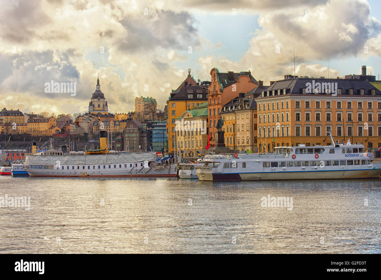 View with the Stockholm harbor, tourist ships and old buildings from ...