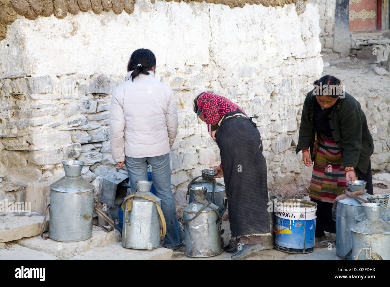 Women collecting water Stock Photo - Alamy