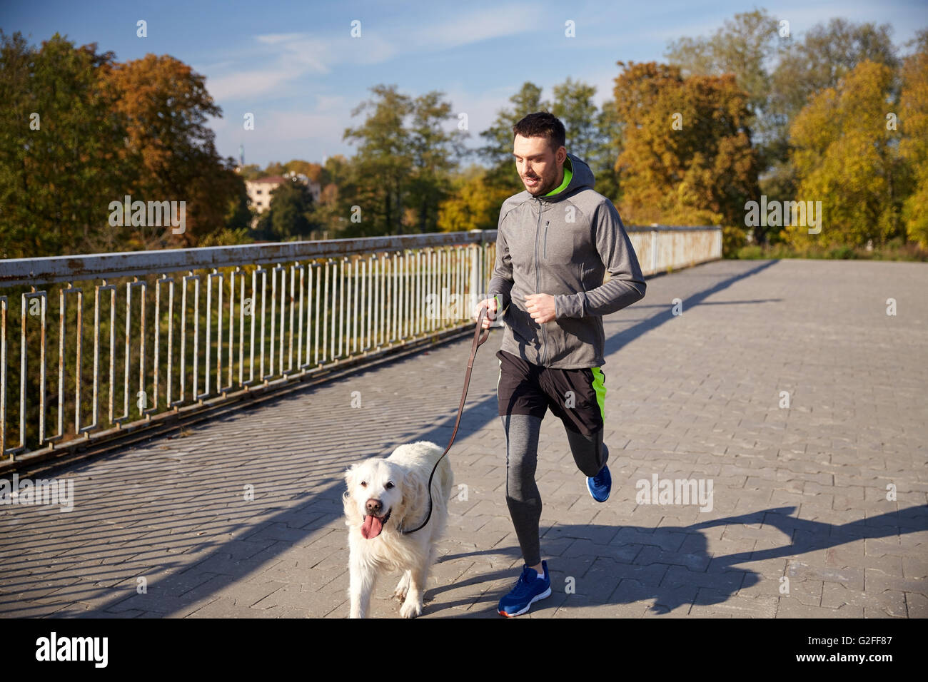 Man running with dog hi-res stock photography and images - Alamy