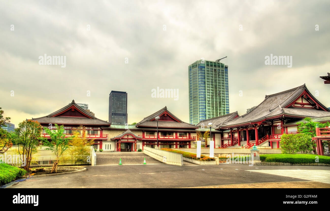 Tokyo temple skyscraper hi-res stock photography and images - Alamy